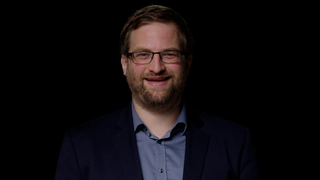 Stephan Hacker – Searching for weak points in bacteria | International ...