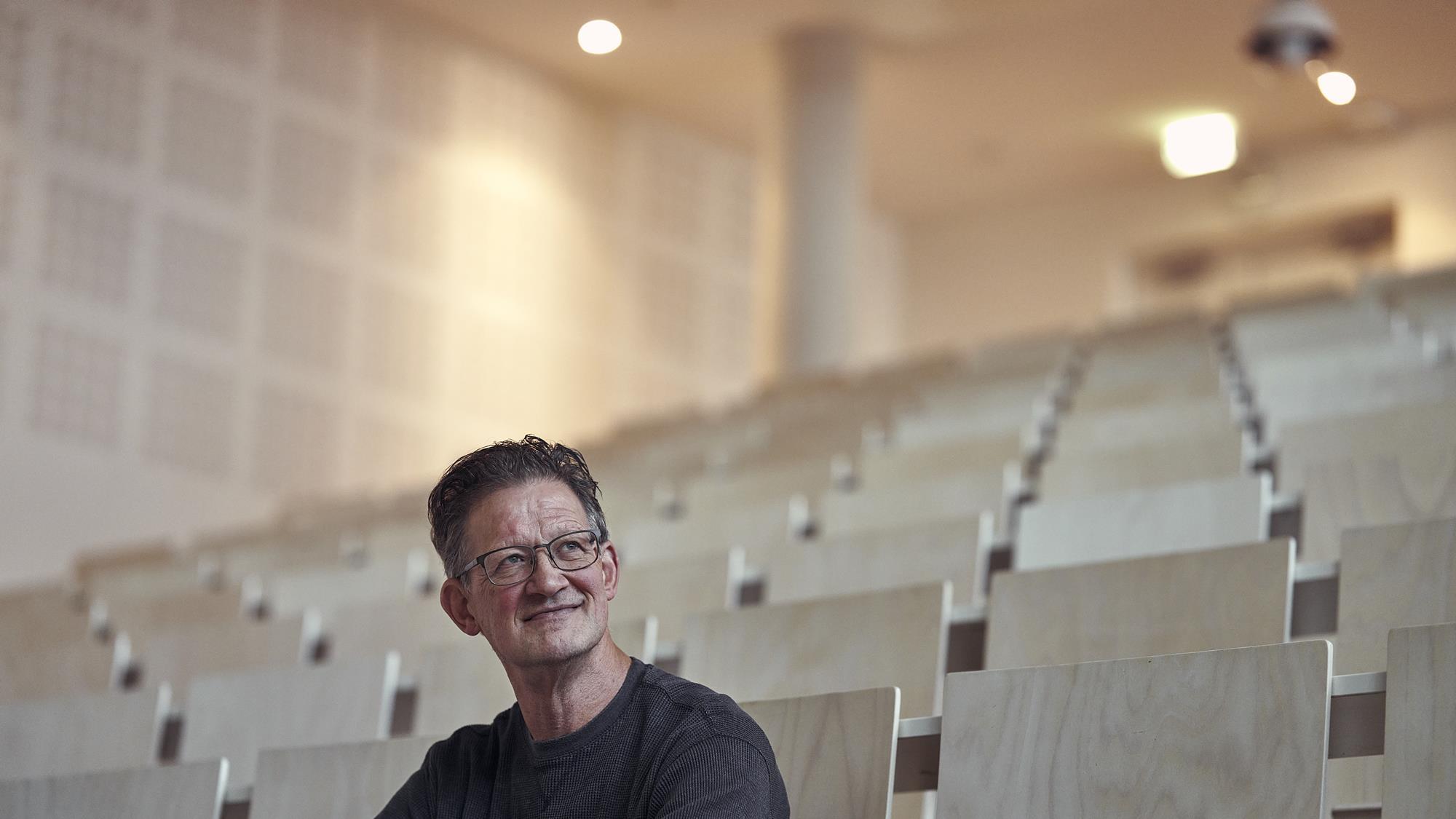 Prof.dr. Peter Schoenmakers (UvA): slot keynote speaker at Analytical ...